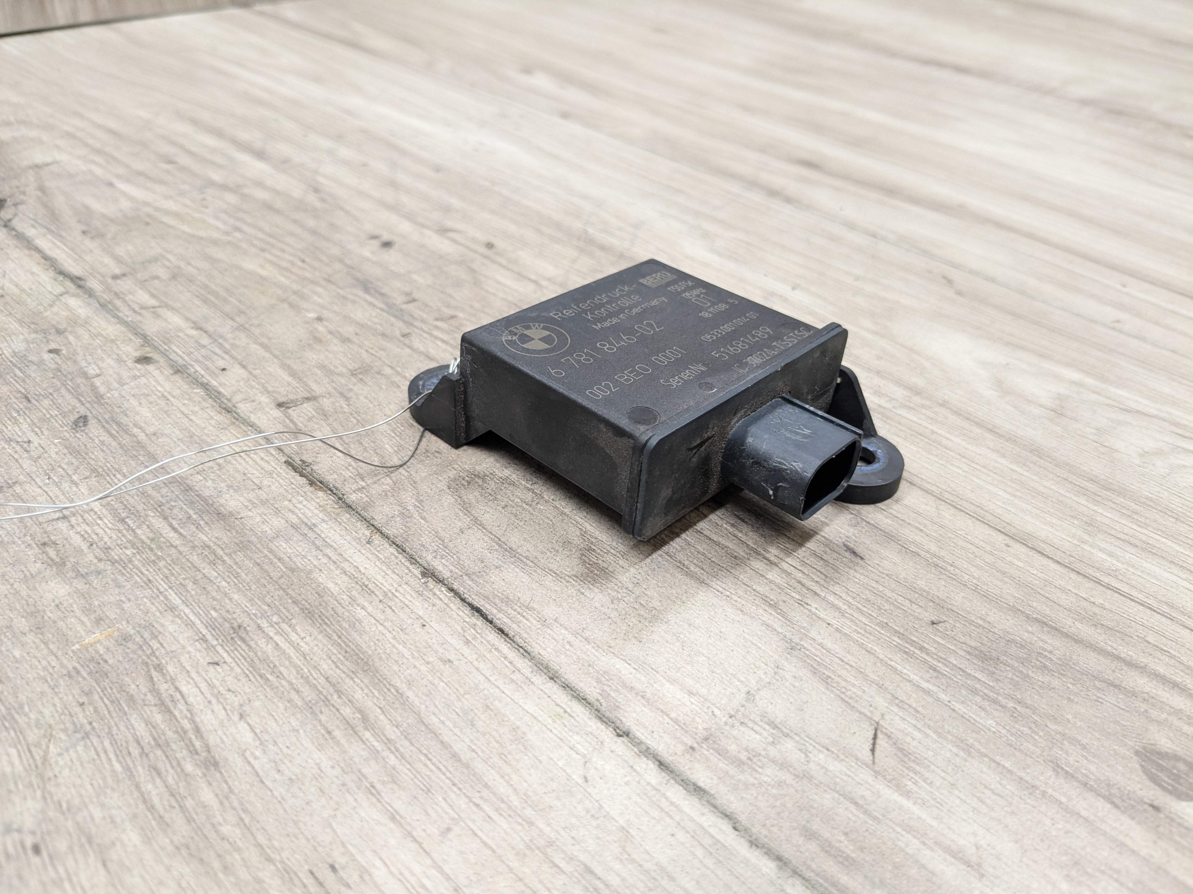 OEM BMW E70 E90 E92 X5 Trigger Transmitter Tire Pressure Monitor Senso ...