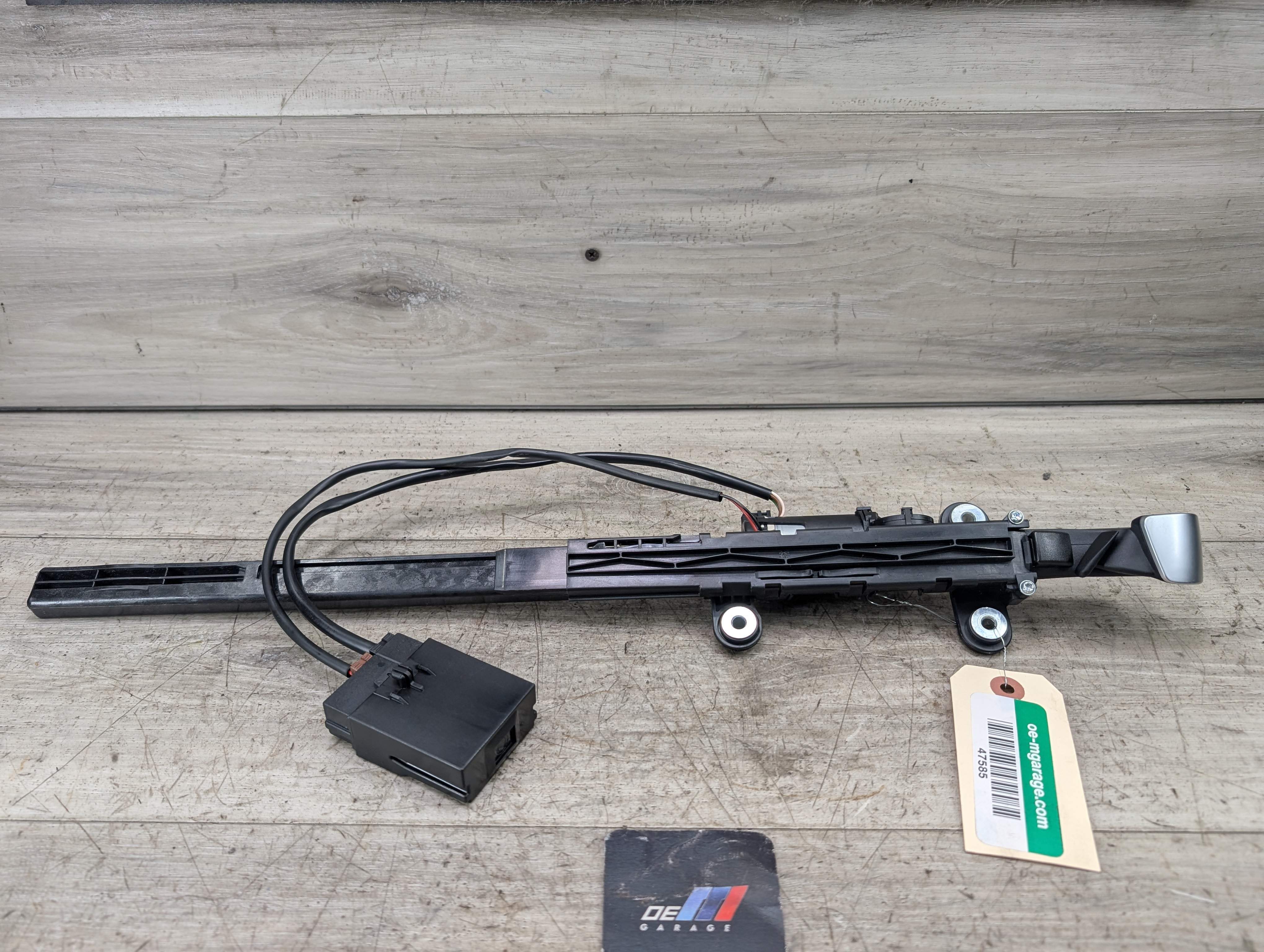 OEM BMW F32 F82 M4 Front Right Passenger Side Seat Belt Handover Exten ...