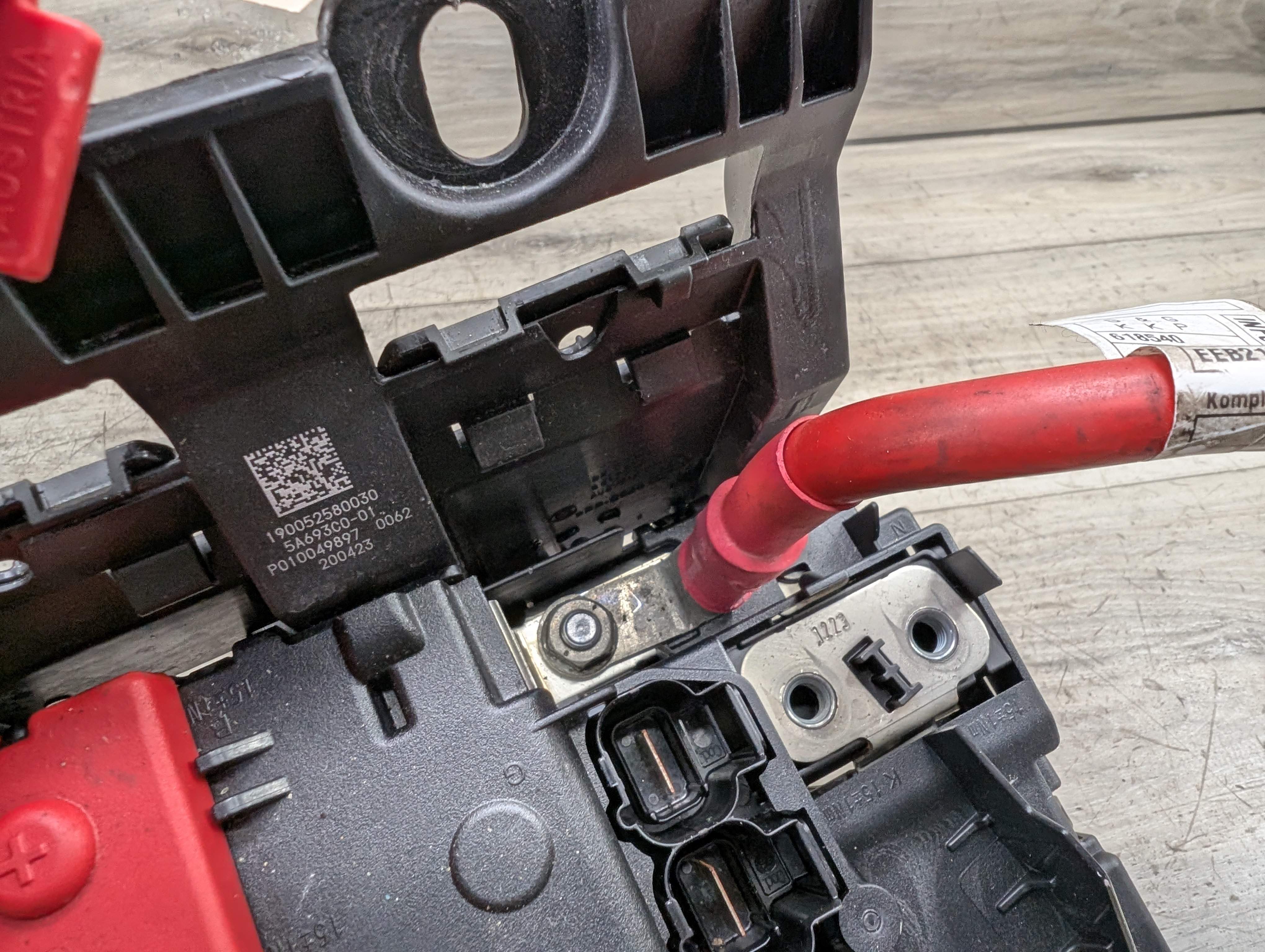 OEM BMW F90 G11 G12 G30 Rear Battery Power Distribution Box w/Cable Te ...