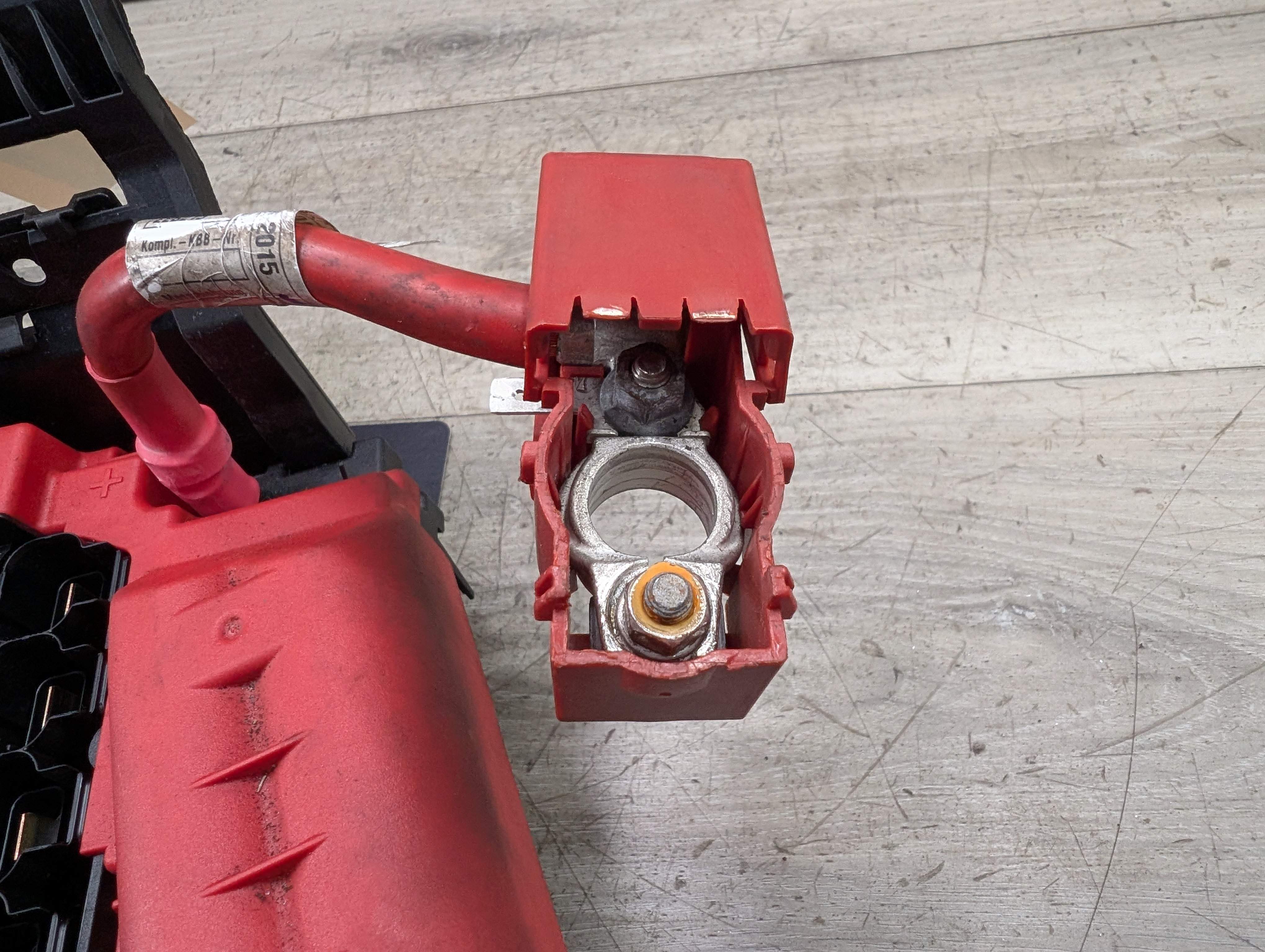 OEM BMW F90 G11 G12 G30 Rear Battery Power Distribution Box w/Cable Te ...