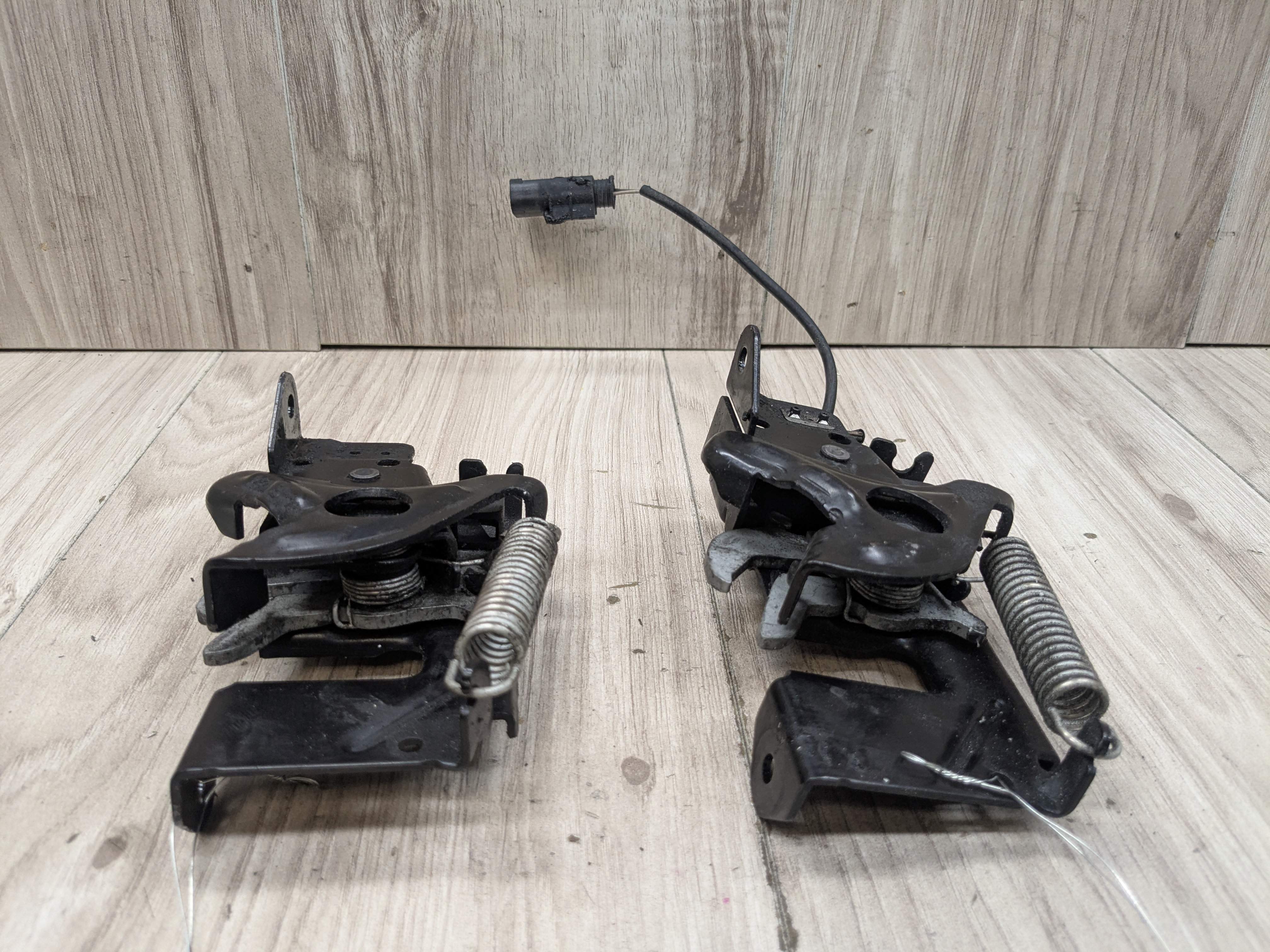 OEM BMW F22 F30 F32 F36 F80 F82 F87 M4 Hood Safety Catch Lock Latch Br ...